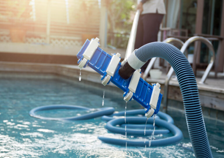 Lucky Duck Pool Service - Houston Pool Cleaning & Maintenance
